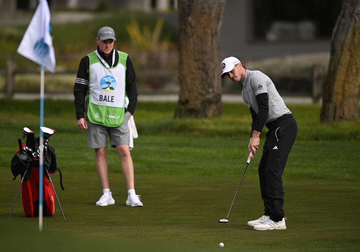 Gareth Bale dinks sweet cart path shot at AT&T Pebble Beach Pro-Am - AS USA