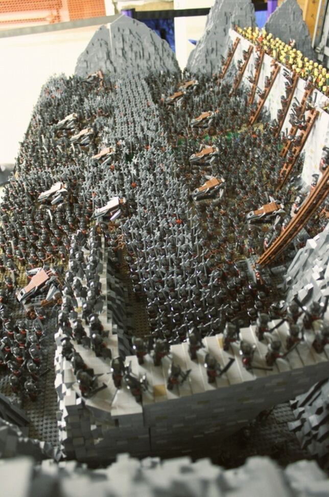 Fans recreate one of the most iconic battles from ‘The Lord of the ...