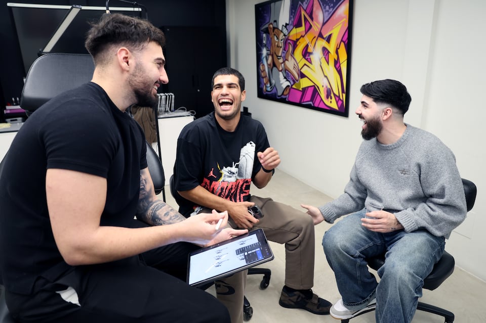 Carlos Alcaraz presenta su nuevo tatuaje realizado por Ganga - AS.com