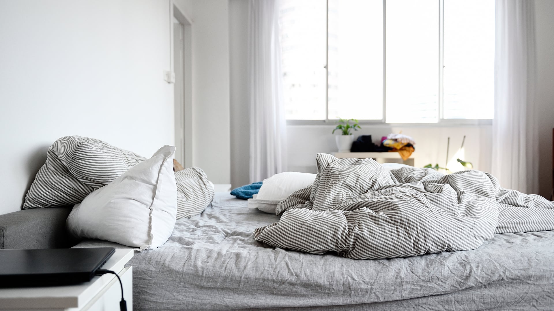 If you leave your bed unmade in the morning, psychologists say you have ...