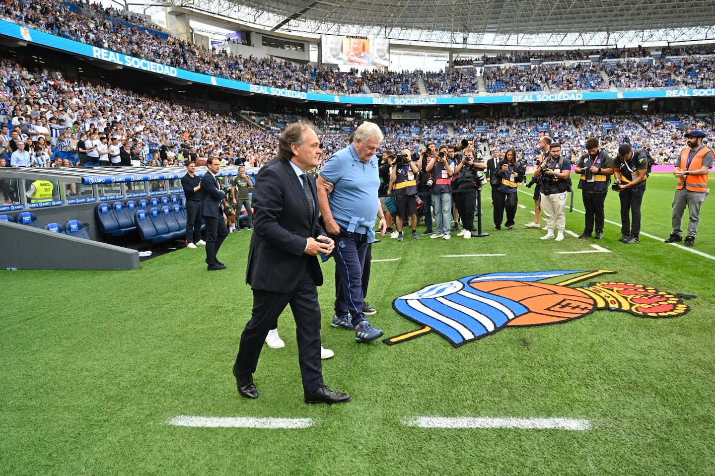 John Toshack, emocionado y homenajeado en Anoeta - AS.com