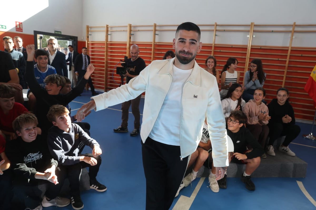 Ayuso nombra a Topuria ‘Embajador contra las drogas y el bullying’ - AS.com