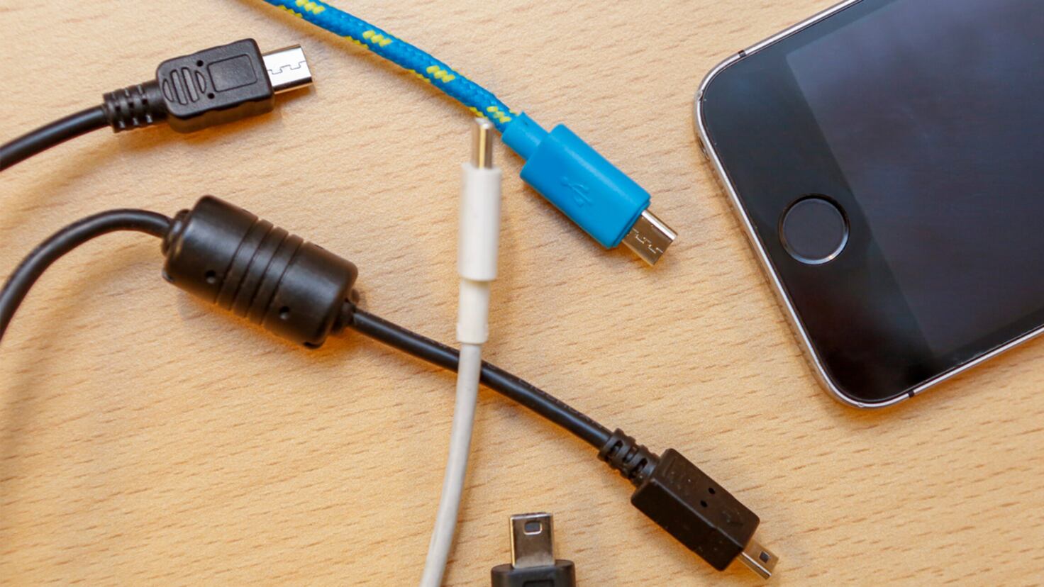 Cuidado si haces esto al cargar tu teléfono cada día, la batería podría ...