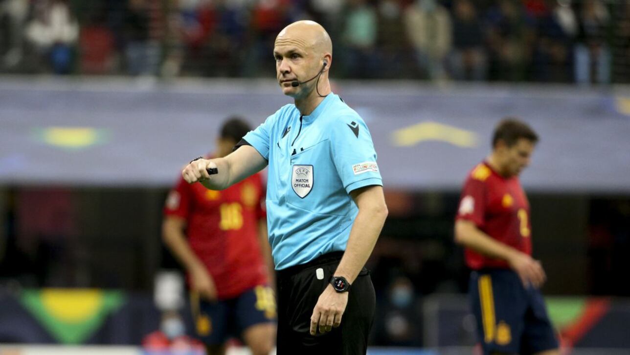Who is Anthony Taylor, PSG-Barça Champions League referee? - AS USA