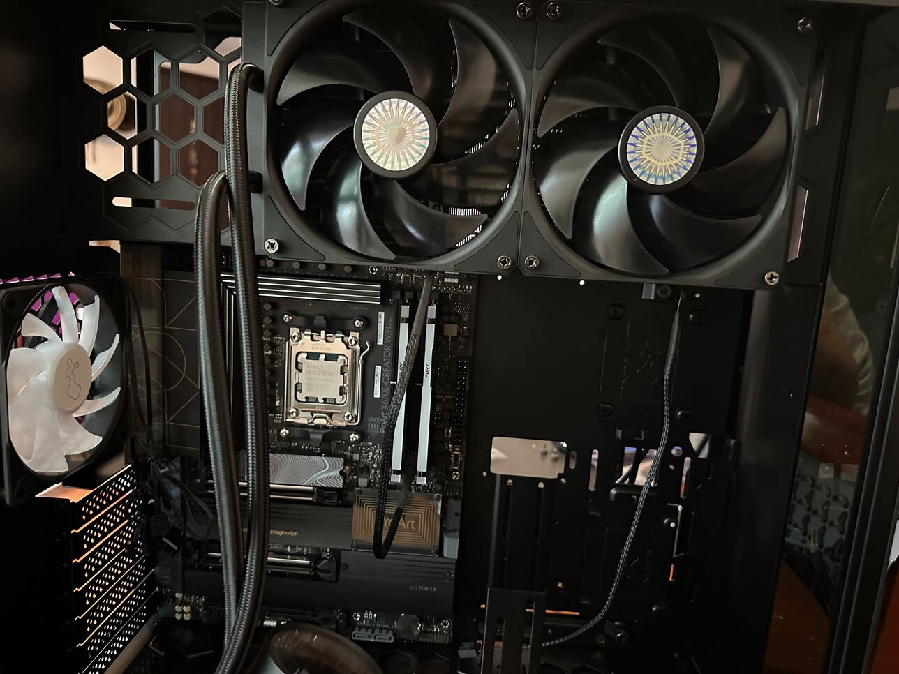 InWin 315, un gran gabinete para empezar en la PC Master Race - Meristation