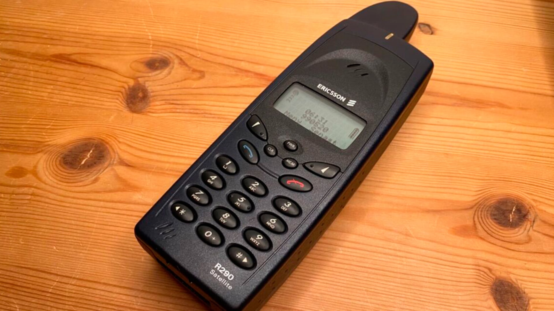 The 10 old cell phones we have gathering dust at home that collectors ...