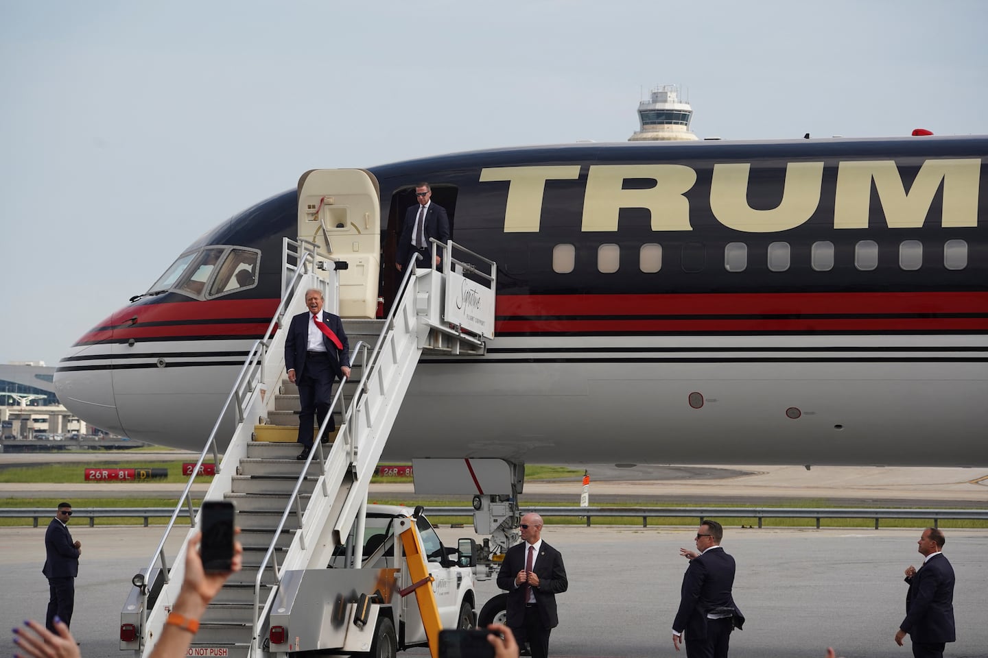 Inside Trump’s private jet: The staggering cost, gold-plated toilet ...