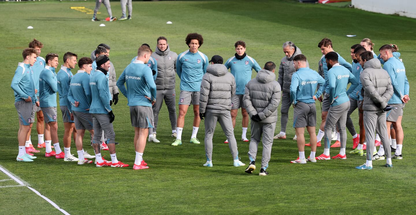 Simeone recupera piezas y hace pruebas en la banda derecha - AS.com