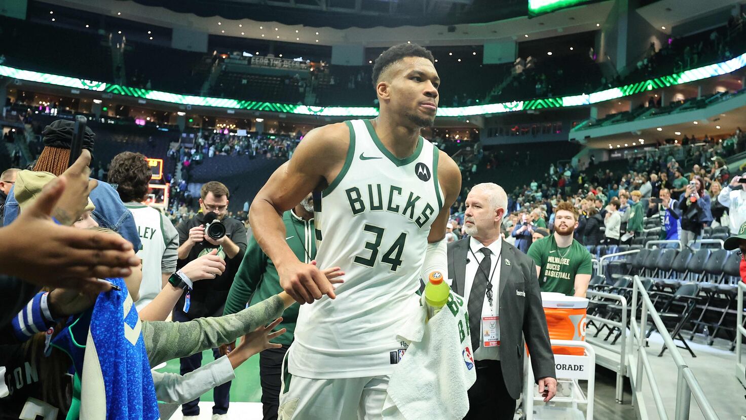Histórico Juego Para Giannis 64 Puntos En Una Noche As Colombia