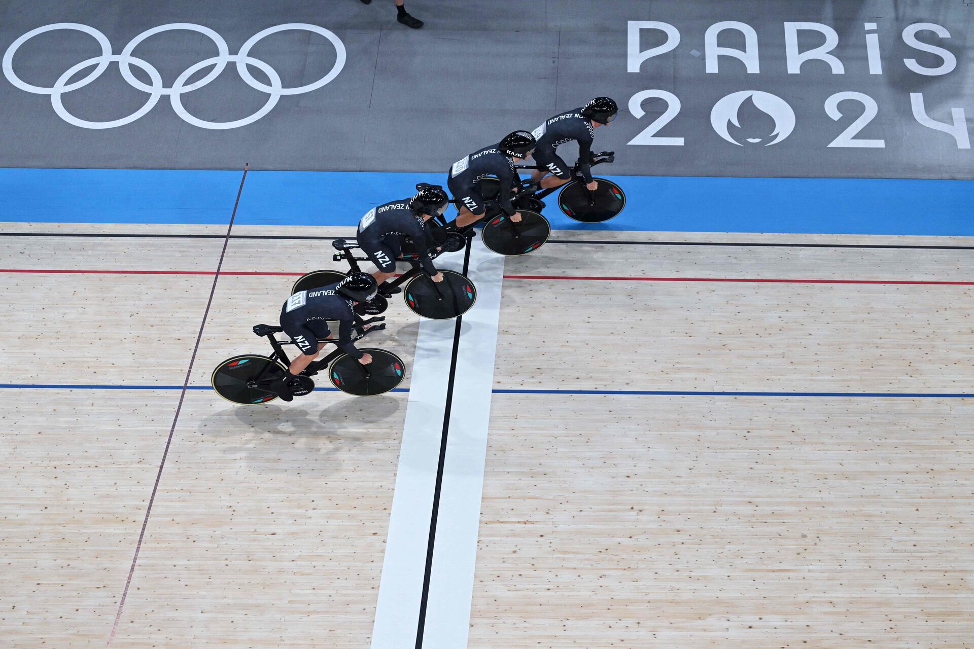 How fast do they ride in track cycling? Records in Keirin, Madison ...