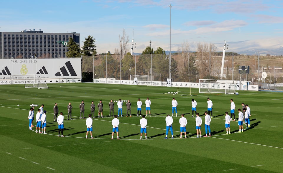 El minuto de silencio del Real Madrid por las víctimas del accidente de ...
