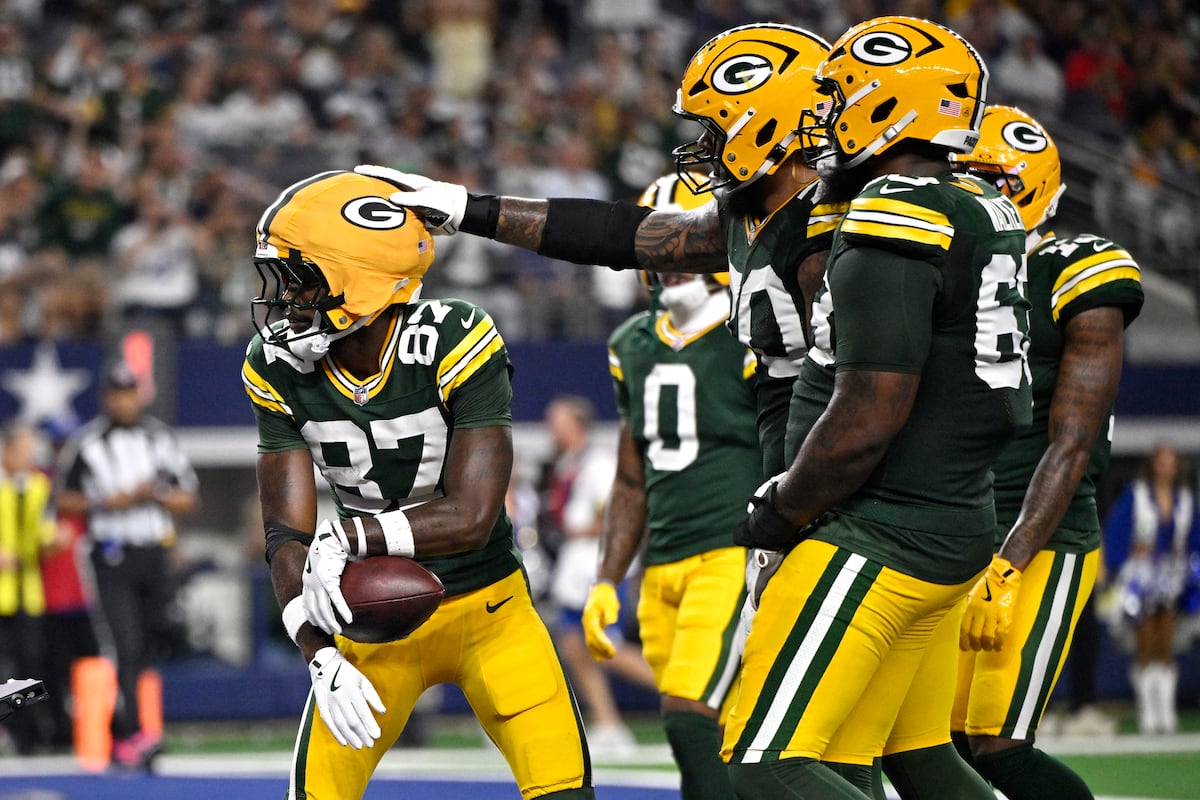 What helmet is Romeo Doubs wearing for the Packers? NFL Playoffs Wild ...