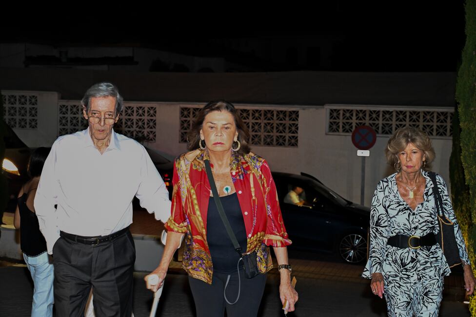 Familiares y amigos dan el último adiós a Caritina Goyanes - AS.com