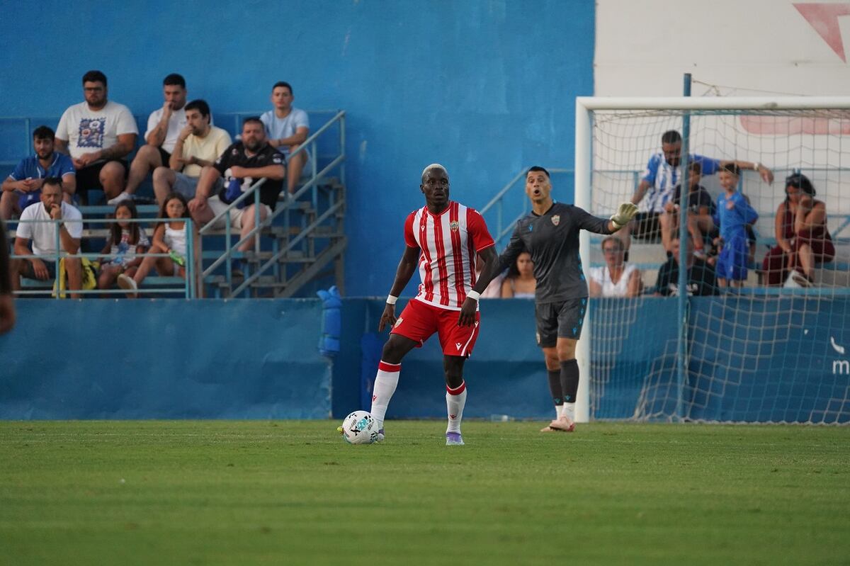 Dion Lopy, intocable para el proyecto del Almería - AS.com