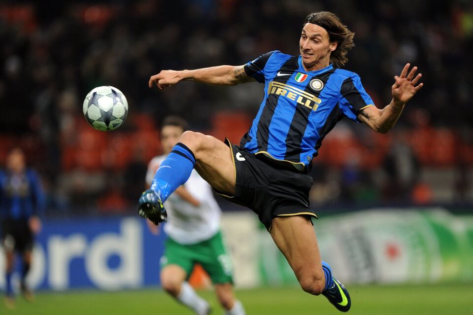 Futbolistas que han defendido la camiseta del Inter y del Barcelona ...