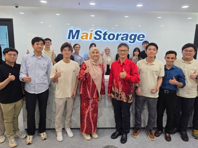 El inventor del primer USB del mundo regresa a su país de origen y ...