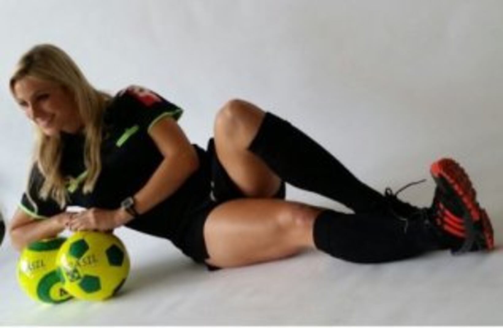 Fernanda Colombo la abanderada más sexy del mundo - AS México