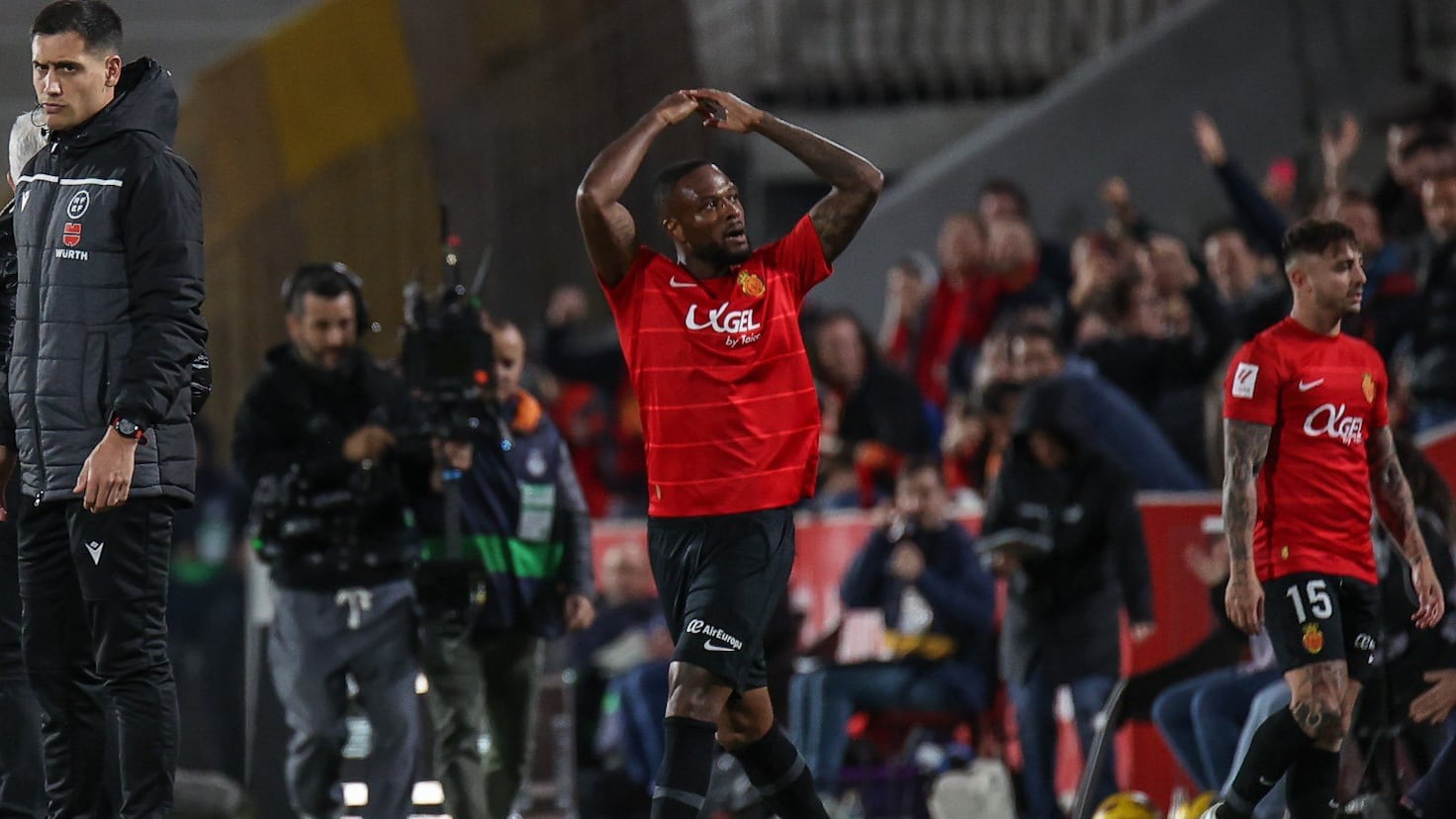 Quién es Cyle Larin, el goleador canadiense del Mallorca que compartió ... Quién es Cyle Larin, el goleador canadiense del Mallorca que compartió ...