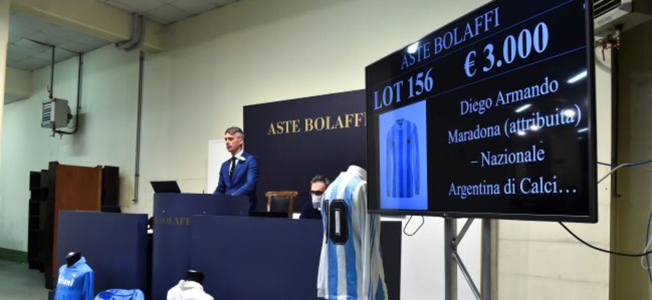 Puja por una camiseta de Maradona - AS.com