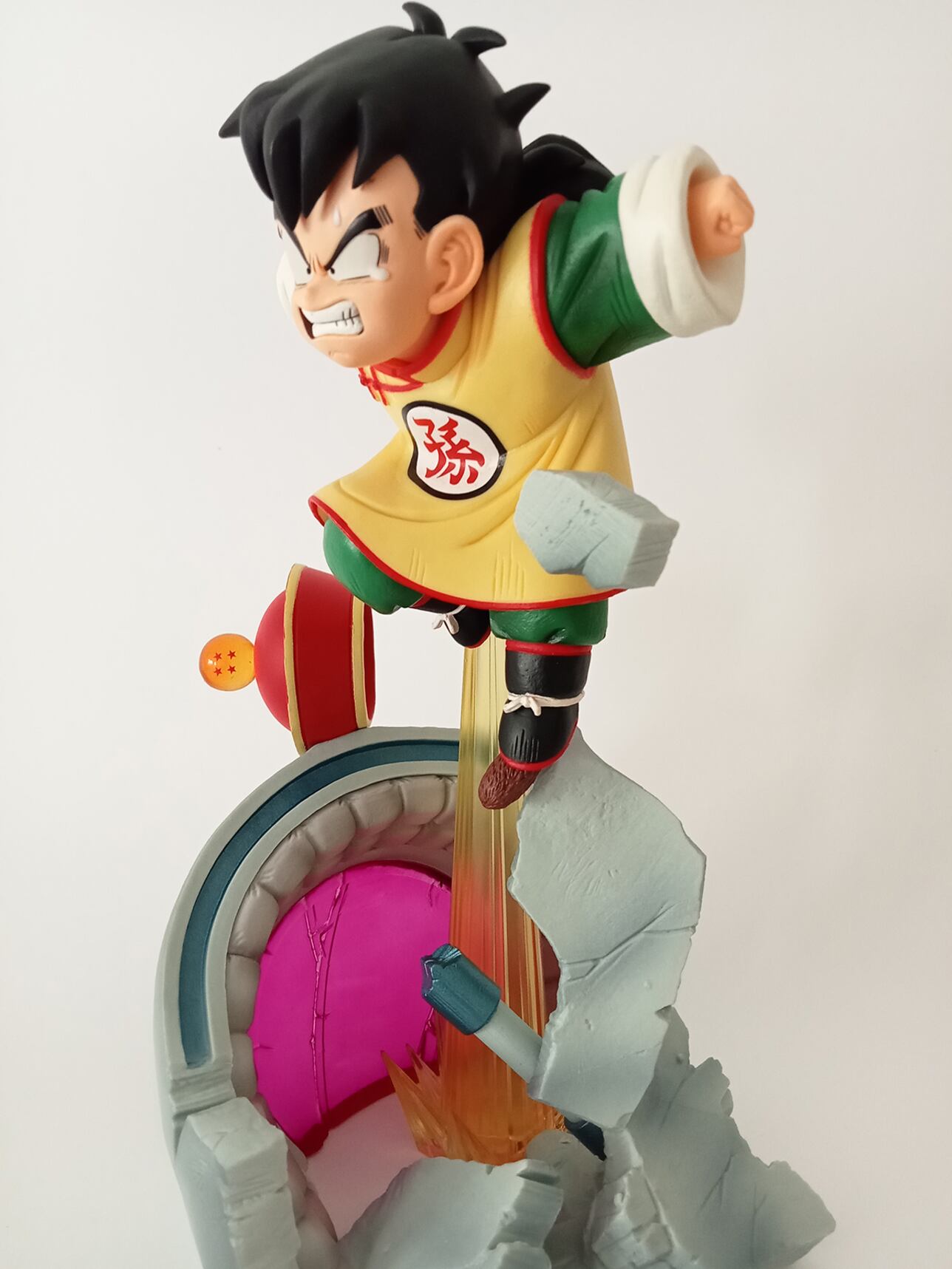 Raditz y Gohan en dos vigorosas figuras que establecen las bases de ...