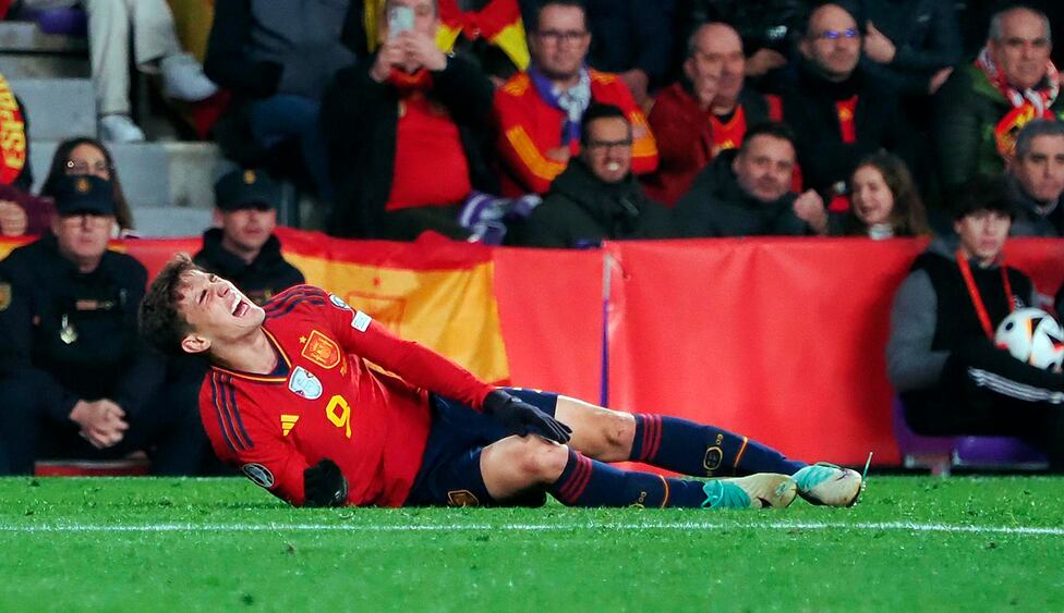 Se teme lo peor: la grave lesión de Gavi en imágenes - AS.com