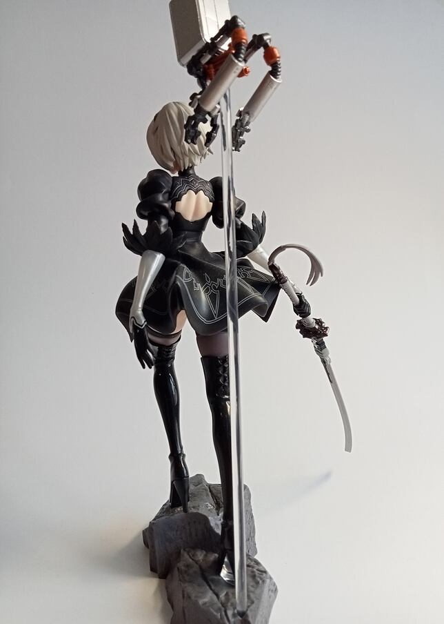 Celebra el crossover de NieR Automata y Stellar Blade con esta brutal y sugerente figura de 2B ...
