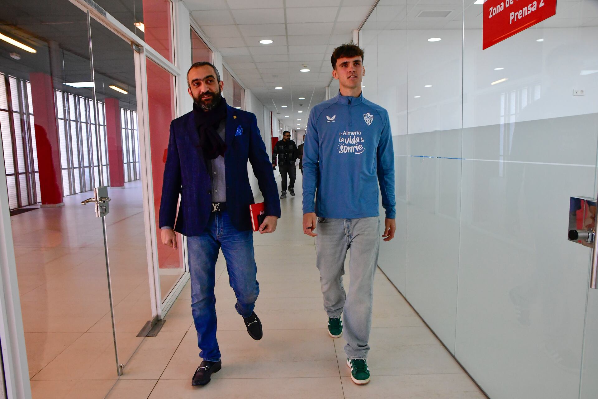 La venta del Almería se cuece a fuego lento - AS.com