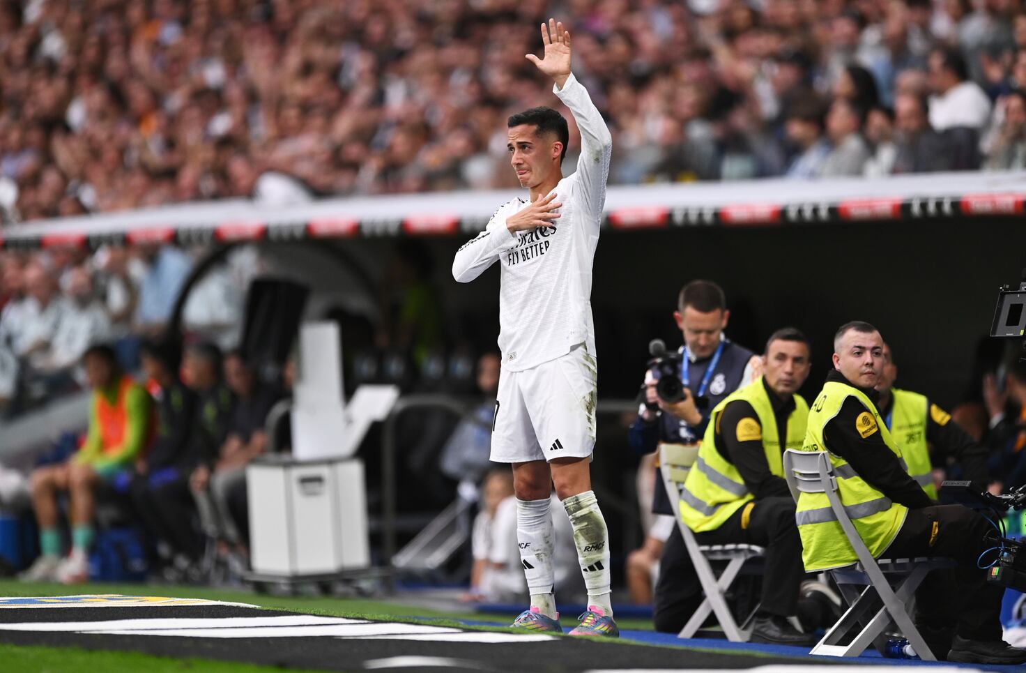 La emotiva despedida del Bernabéu a Modric y Ancelotti - AS.com