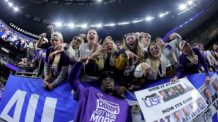 Woman goes viral for flashing ESPN cameras during Sugar Bowl - AS USA Woman goes viral for flashing ESPN cameras during Sugar Bowl - AS USA