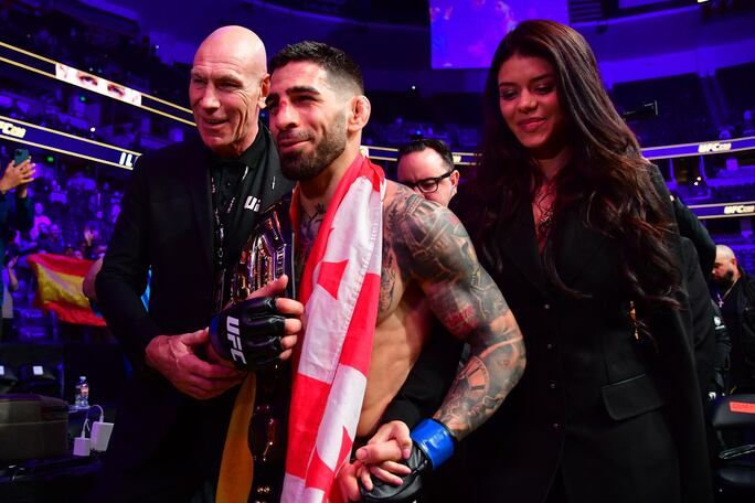 Las espectaculares imágenes del KO de Ilia Topuria - AS.com