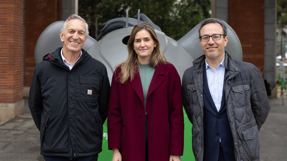 Qué hacen en las calles unos iglús tematizados de los personajes de ... Qué hacen en las calles unos iglús tematizados de los personajes de ...